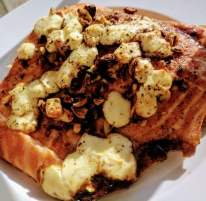 Lax með pistasíuhnetum og fetaosti – Uppskrift - Hanna Þóra