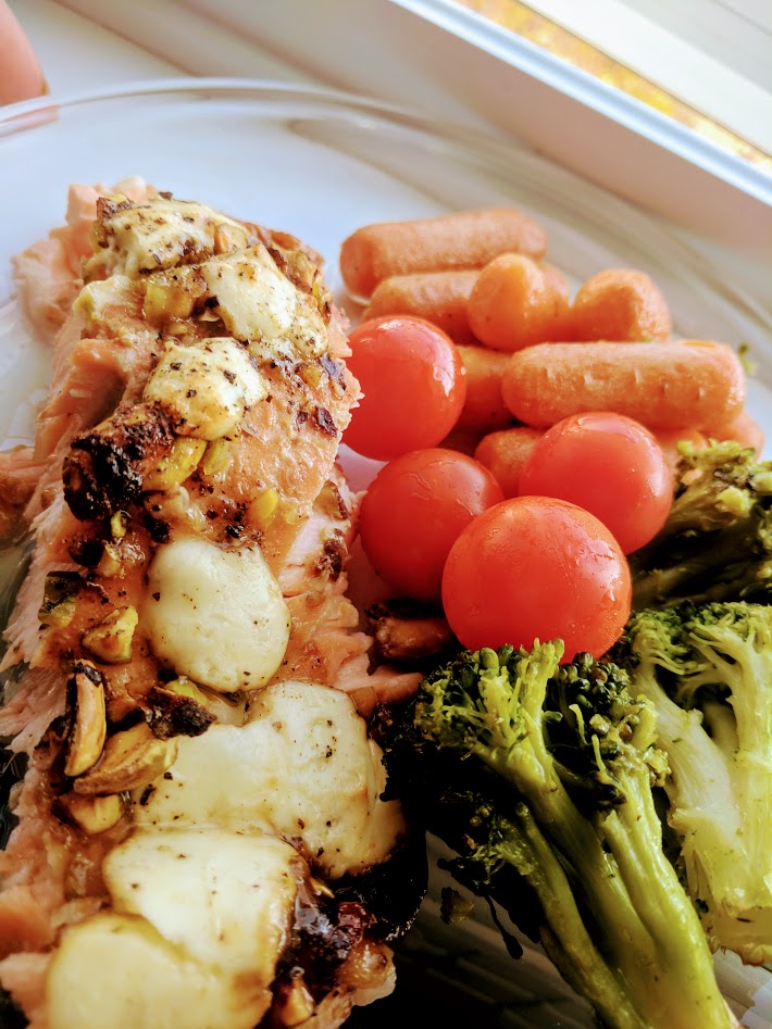 Lax með pistasíuhnetum og fetaosti – Uppskrift - Hanna Þóra